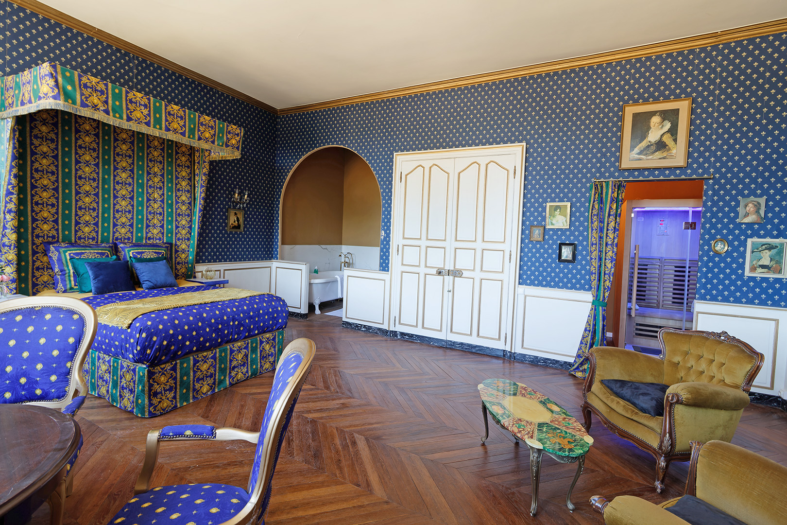 CHÂTEAU DU HALLAY - CHAMBRE ROYALE - Terres de Montaigu